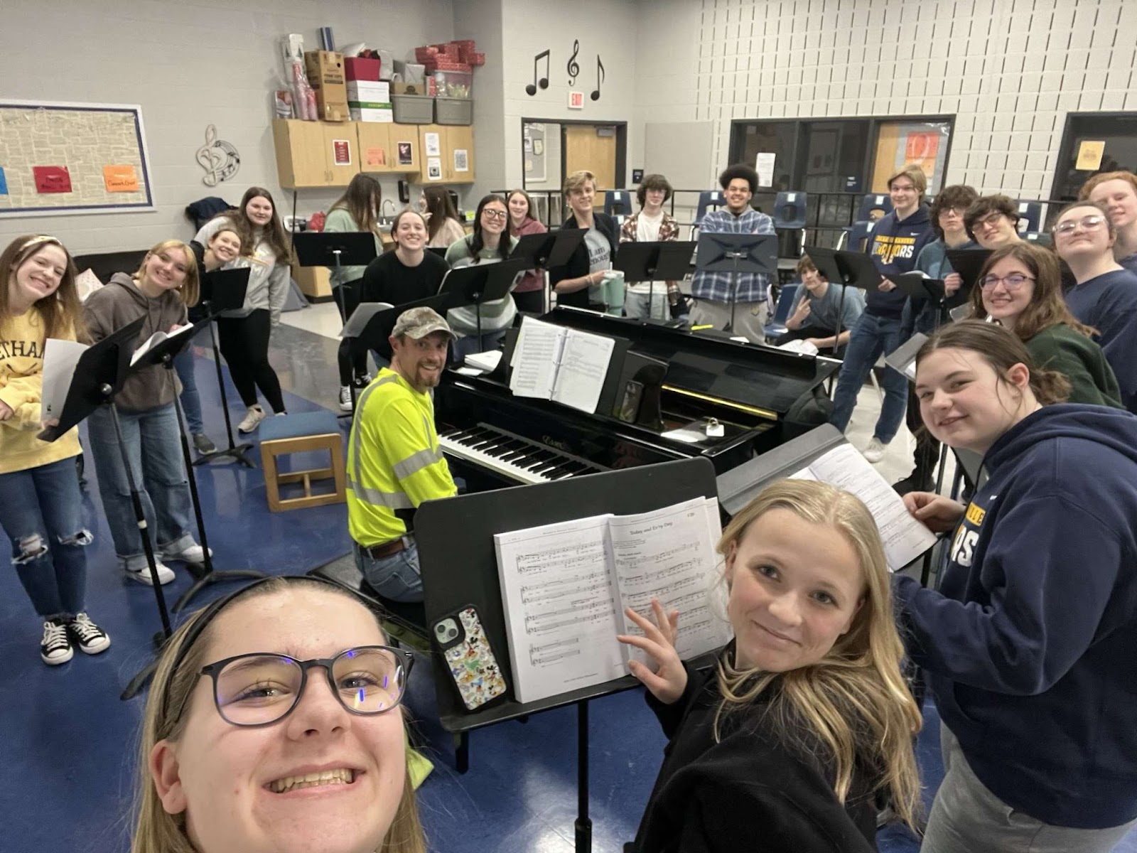 Cast photo – The Arrowhead